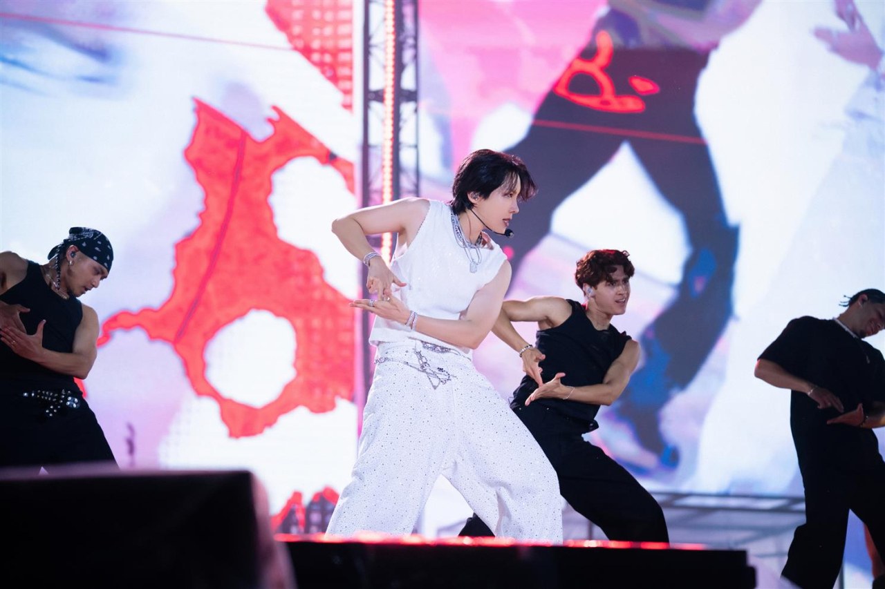 j-hope - Tour 'Hope on the Stage' The Movie | Cinestar